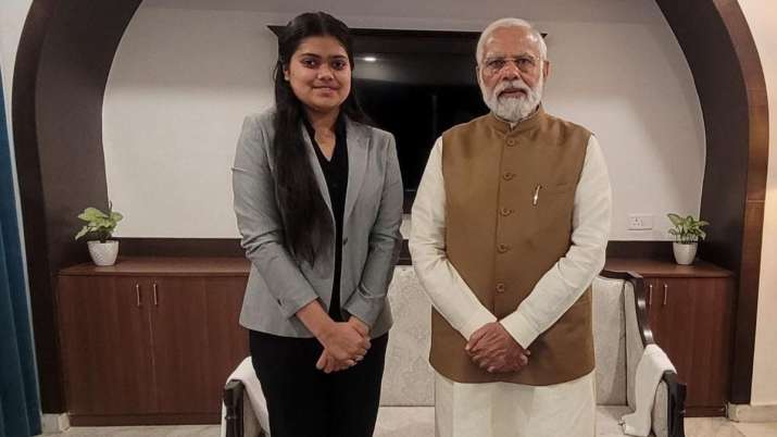 Proud moment! MP girl who lost father to COVID-19 gets BA degree at age 15 | Madhya-pradesh News ...