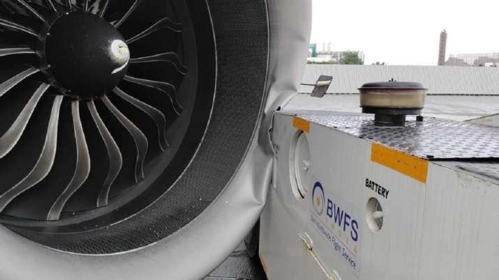 Mumbai-Kolkata Vistara flight's engine hits tow truck during push back | WATCH | Maharashtra ...