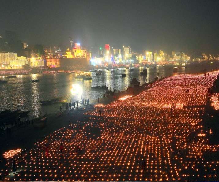 Dev Deepawali celebration: Lakhs of diyas illuminate Varanasi | PICS ...