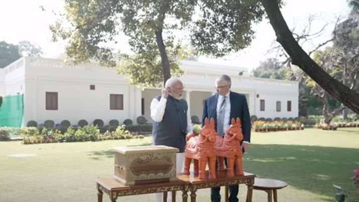 PM Modi's 'vocal for local' gifts to Bill Gates: Terracotta statues ...