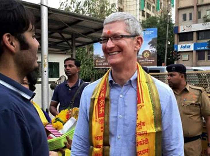 Apple CEO Tim Cook visits Siddhivinayak, performs aarti and meets ...