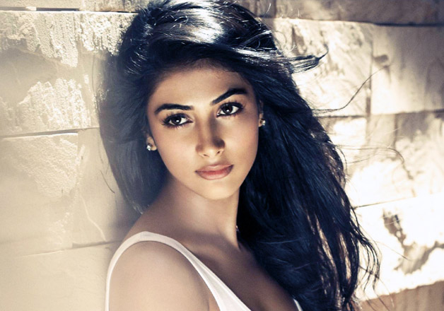 Pooja Hegde looks stunning as Chaani in Hrithik Roshan's 'Mohenjo Daro ...