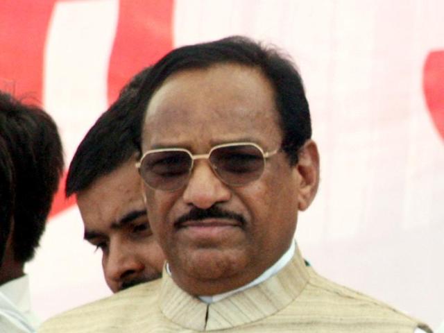 Congress MP creates scene in Lok Sabha after denial of permission to ...