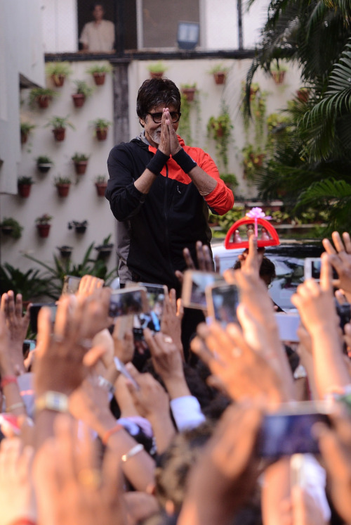 Amitabh Bachchan celebrates 9 years of writing Blogs | Bollywood News ...