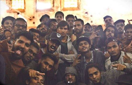 Ranveer Singh entertains the crew with a rap as he wraps up Gully Boy ...