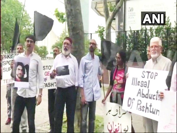 Pashtun Tahafuz Movement (PTM) group stages an anti-Pakistan protest in ...