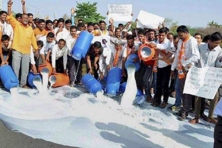 Dairy farmers' protest: Shiv Sena comes out in support of agitators ...