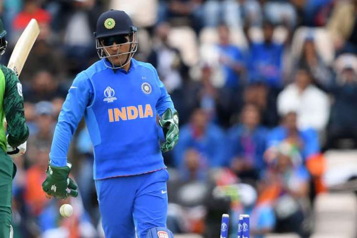 MS Dhoni puts on special insignia on gloves to support Indian Armed ...