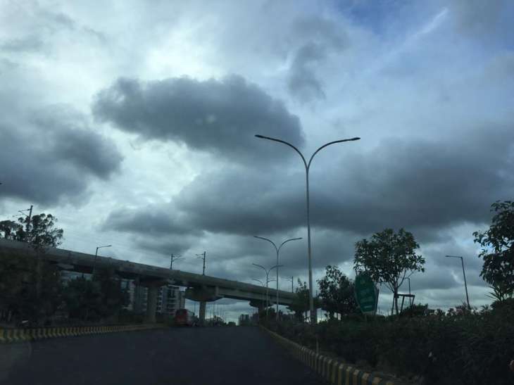 Noida weather turns pleasant as monsoon clouds cover city | India News ...