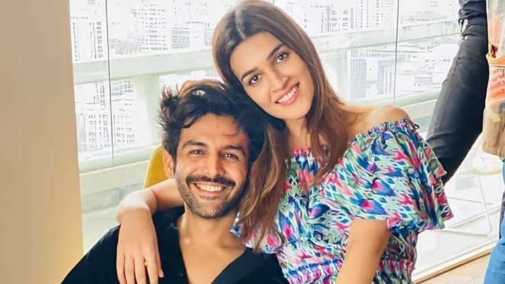 Kartik Aaryan, Kriti Sanon reunite for Rohit Dhawan's Shehzada, to release in 2022 | Bollywood ...