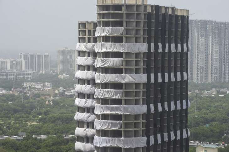 Finally, Noida twin tower demolished in 9 seconds leaving behind 55,000 ...
