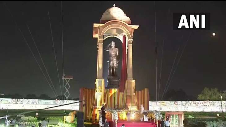 PM Modi unveils Netaji Subhas Chandra Bose 28 feet statue at India Gate ...