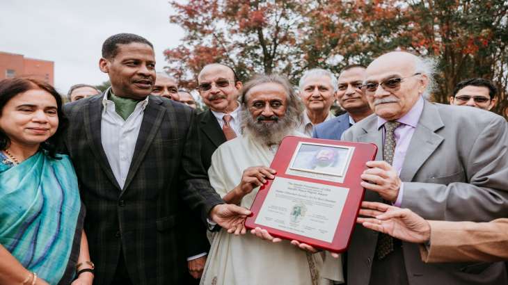 Sri Sri Ravi Shankar awarded Gandhi Peace Pilgrim award at Iconic ...