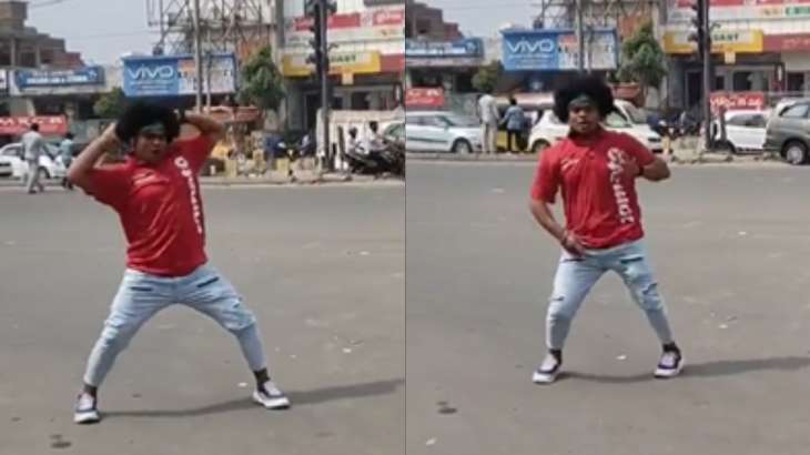 Zomato delivery boy dances in middle of the Road, Twitter has some ...