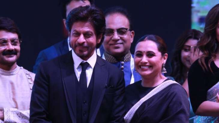 Shah Rukh Khan & Rani Mukerji share an iconic moment at Kolkata ...