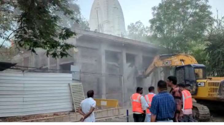 Indore stepwell collapse: Local administration demolishes illegal ...
