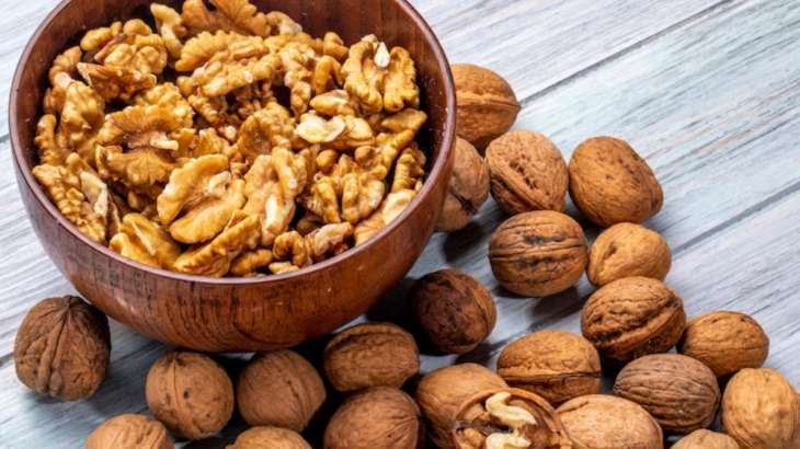 Do you eat walnuts? If NOT, eating handful daily may boost concentration among adolescents ...