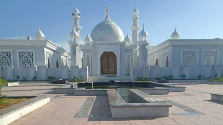 Chennai: Devoted son builds mini replica of Taj Mahal for mother worth ...