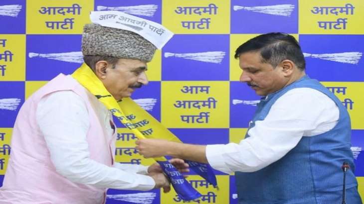 Madhya Pradesh BJP leader Akhand Pratap Singh joins AAP ahead of upcoming Assembly polls Sanjay ...