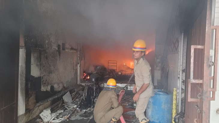 Ghaziabad: Two women die after fire breaks out at tent godown in Loni ...