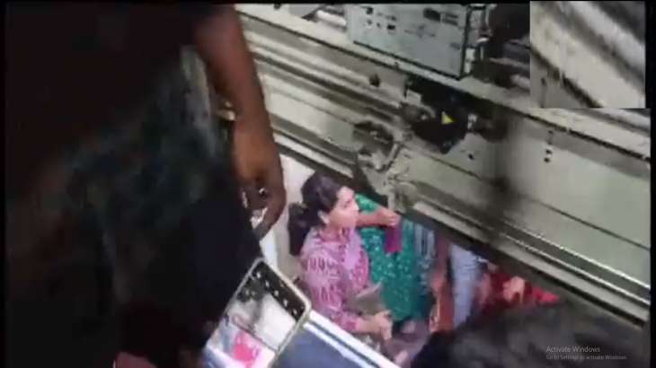 Hyderabad: 12 people, including pregnant woman get stuck in Mall's lift ...