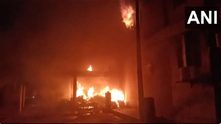 Punjab: Massive fire breaks out in two-storey bicycle factory in ...