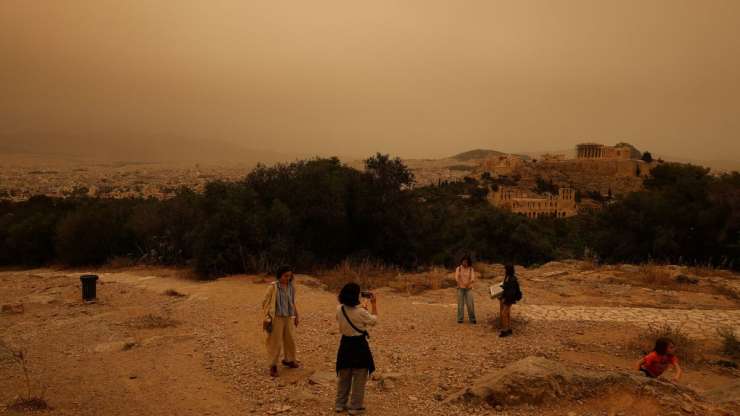 Greece: Athens turns orange as Sahara dust storm sweep across city I ...