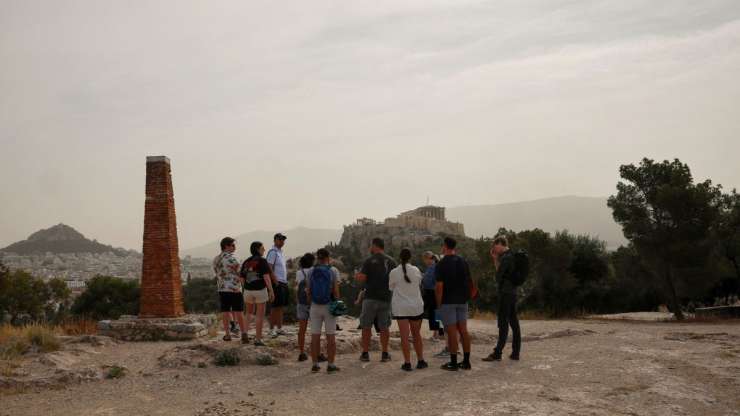 Greece: Athens turns orange as Sahara dust storm sweep across city I ...