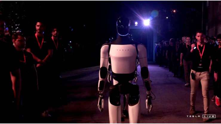 Elon Musk unveiled Cybercab robotaxi, Robovan alongside Optimus ...