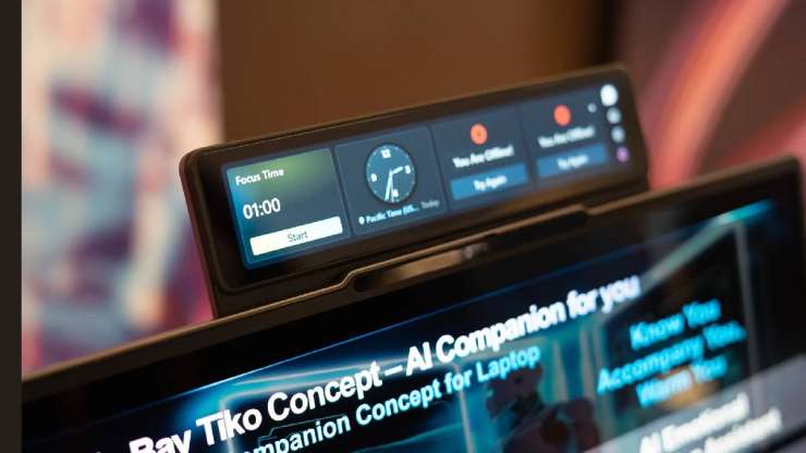 MWC 2025: Lenovo unleashes innovation with Solar PC Concept, Flip AI PC ...