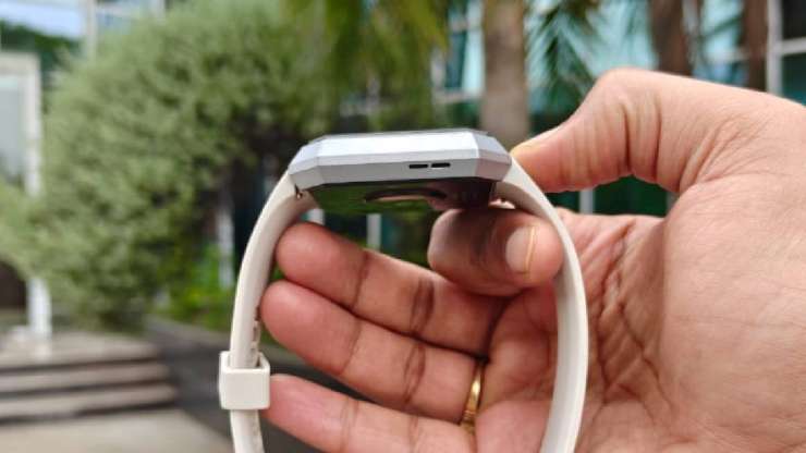 Anarc smartwatch review: This watch shines bright, but its burner lacks ...