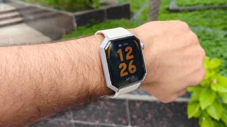 Anarc smartwatch review: This watch shines bright, but its burner lacks ...