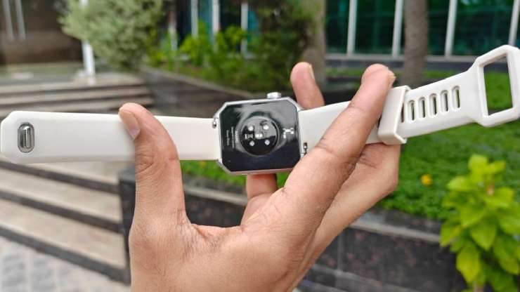 Anarc smartwatch review: This watch shines bright, but its burner lacks ...