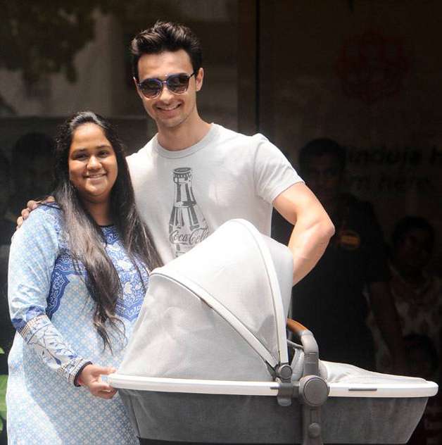 5 Celebrity Fathers who will celebrate First Father’s Day with Sons!