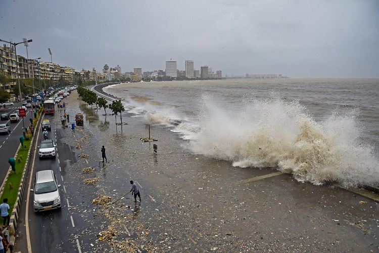 Mumbai rains: High tide spills nearly 361 tonnes of garbage along Marine Drive| See pictures