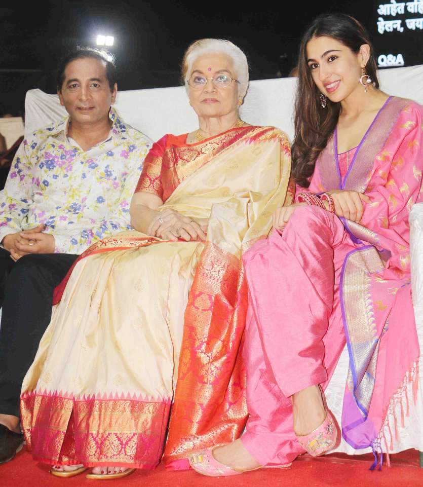 PHOTOS: Sara Ali Khan interacts with Zeenat Aman, Waheeda Rehman, Asha ...