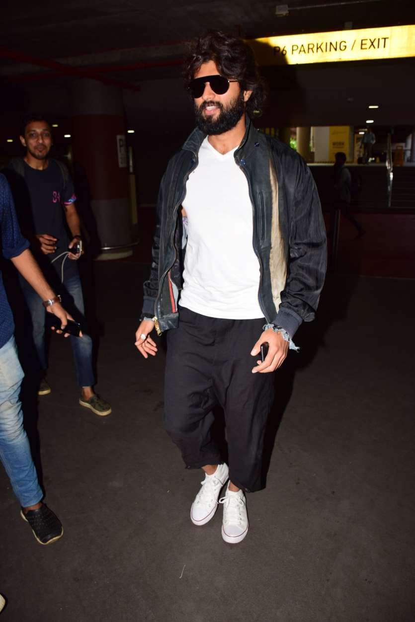 Arjun Reddy superstar Vijay Deverakonda stops heartbeats as he gets ...