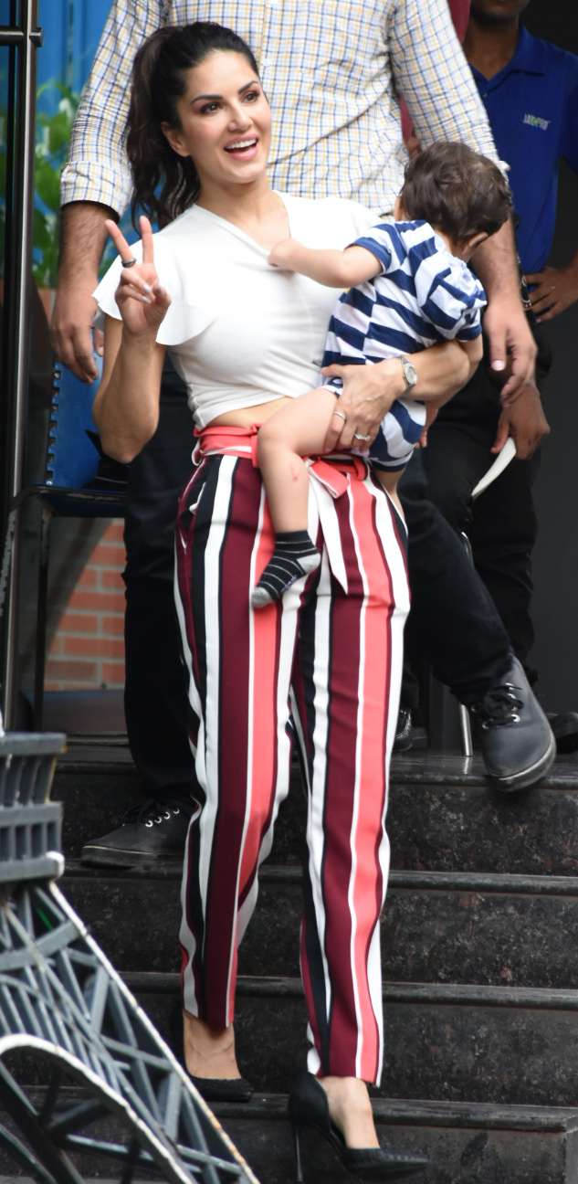 Sunny Leone makes the cutest mother as she gets clicked with kids ...