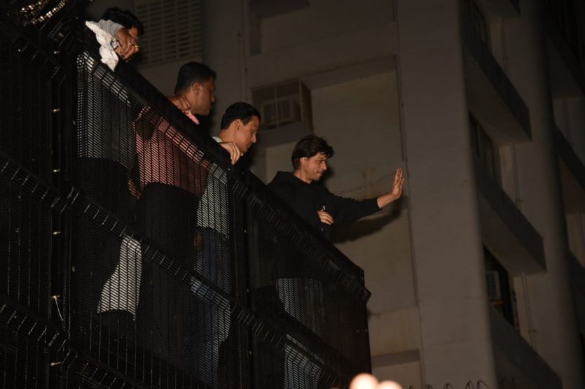 Shah Rukh Khan celebrates birthday with fans gathered outside Mannat (PICS)