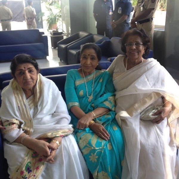 Lata Mangeshkar's beautiful bond with sister Asha Bhosle in pictures