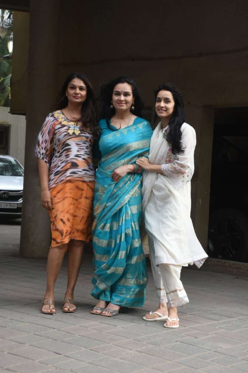 Ganesh Chaturthi 2022: Shraddha Kapoor visits Padmini Kolhapure’s house for Ganpati puja | Photos
