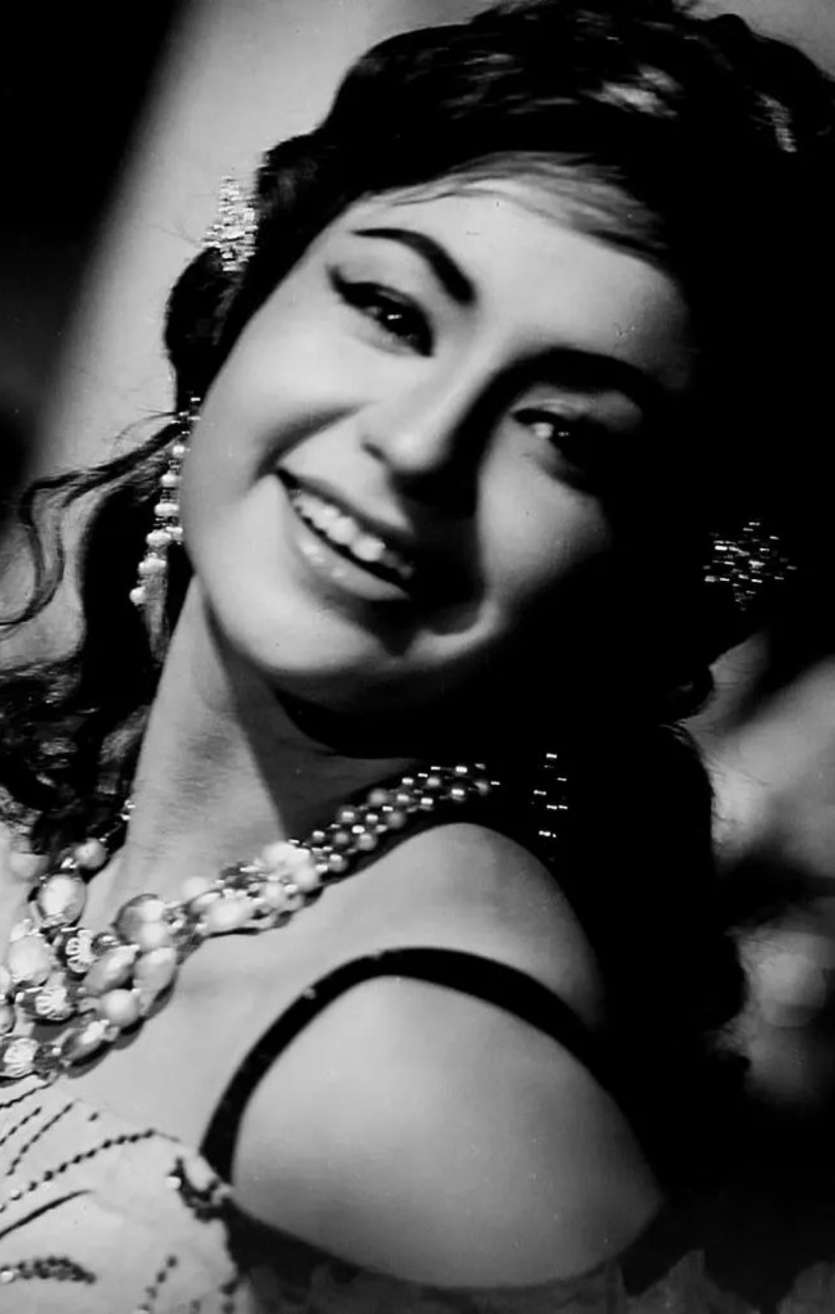 Helen Birthday: Check out 5 beautiful old and rare photos