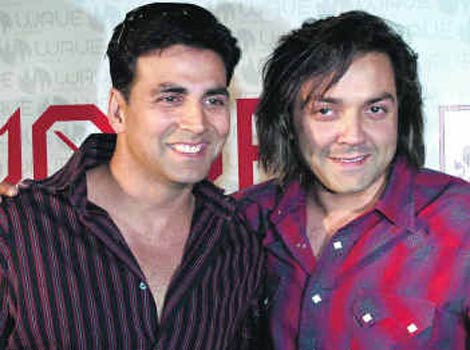 Akshay, Bobby Bond Over Table Tennis | Bollywood News – India TV