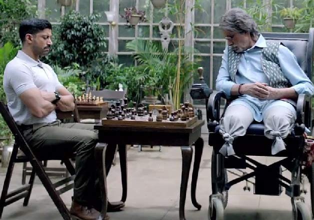 16 ft chess piece promotes Farhan Akhtar's 'Wazir' in Delhi | Bollywood ...