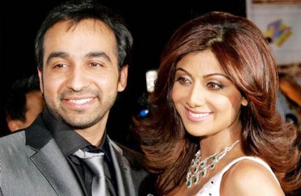 Shilpa, Raj Invite All Minus Akshay To Diwali Party | Bollywood News ...