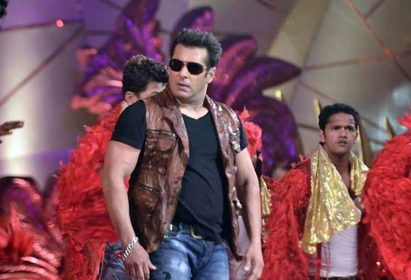 Salman Gives Bulk Dates For Yash Raj Film | Bollywood News – India TV