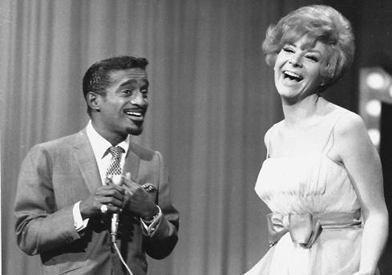 Singer, Actress Kaye Stevens Dies In Florida | Hollywood News – India TV