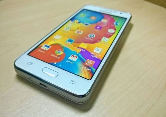 Is Samsung ready with its first selfie phone? | Lifestyle News – India TV