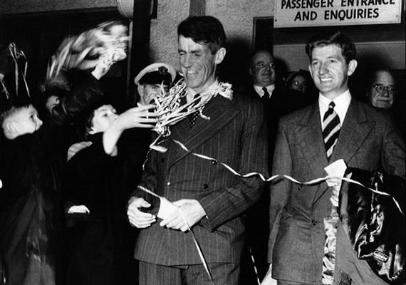 Everest mountaineer George Lowe dies at 89 | World News – India TV