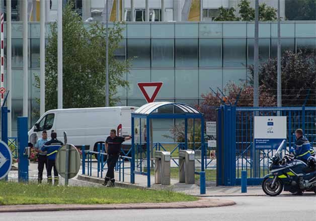 Suspected Flight 370 wing flap arrives at French facility |IndiaTV News ...